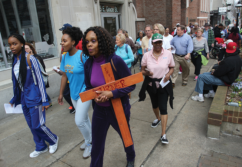 Religious community comes together to reflect on the Resurrection ...