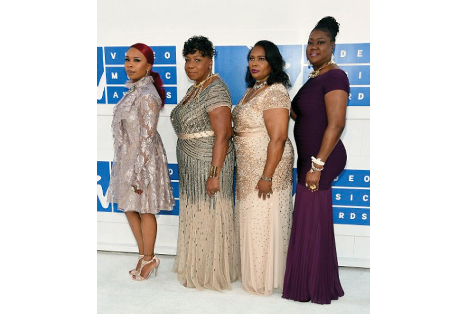 Beyoncé at awards show with mothers of slain black men | Richmond Free ...