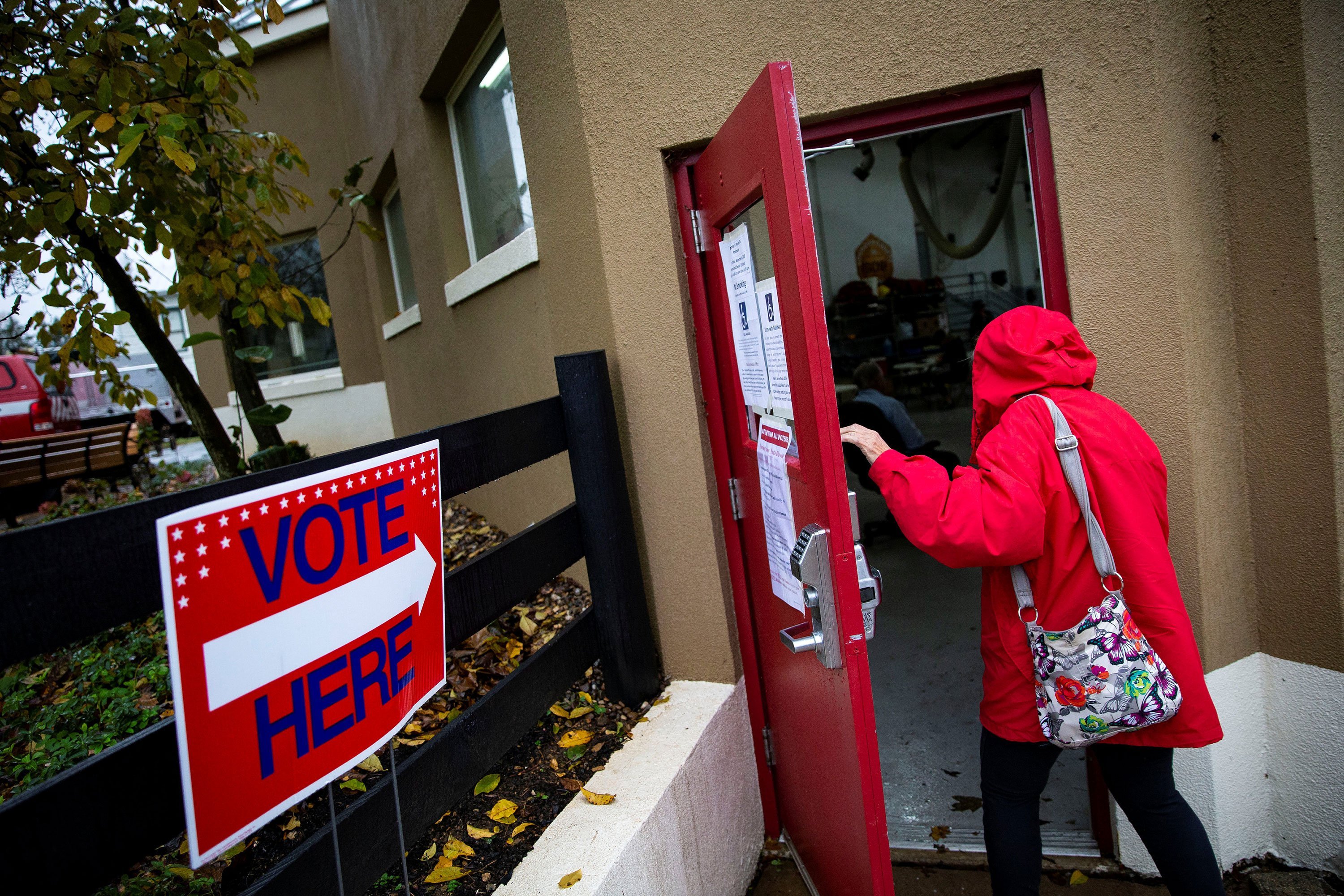 Voting problems hit some areas, but feds see no signs of a hack ...