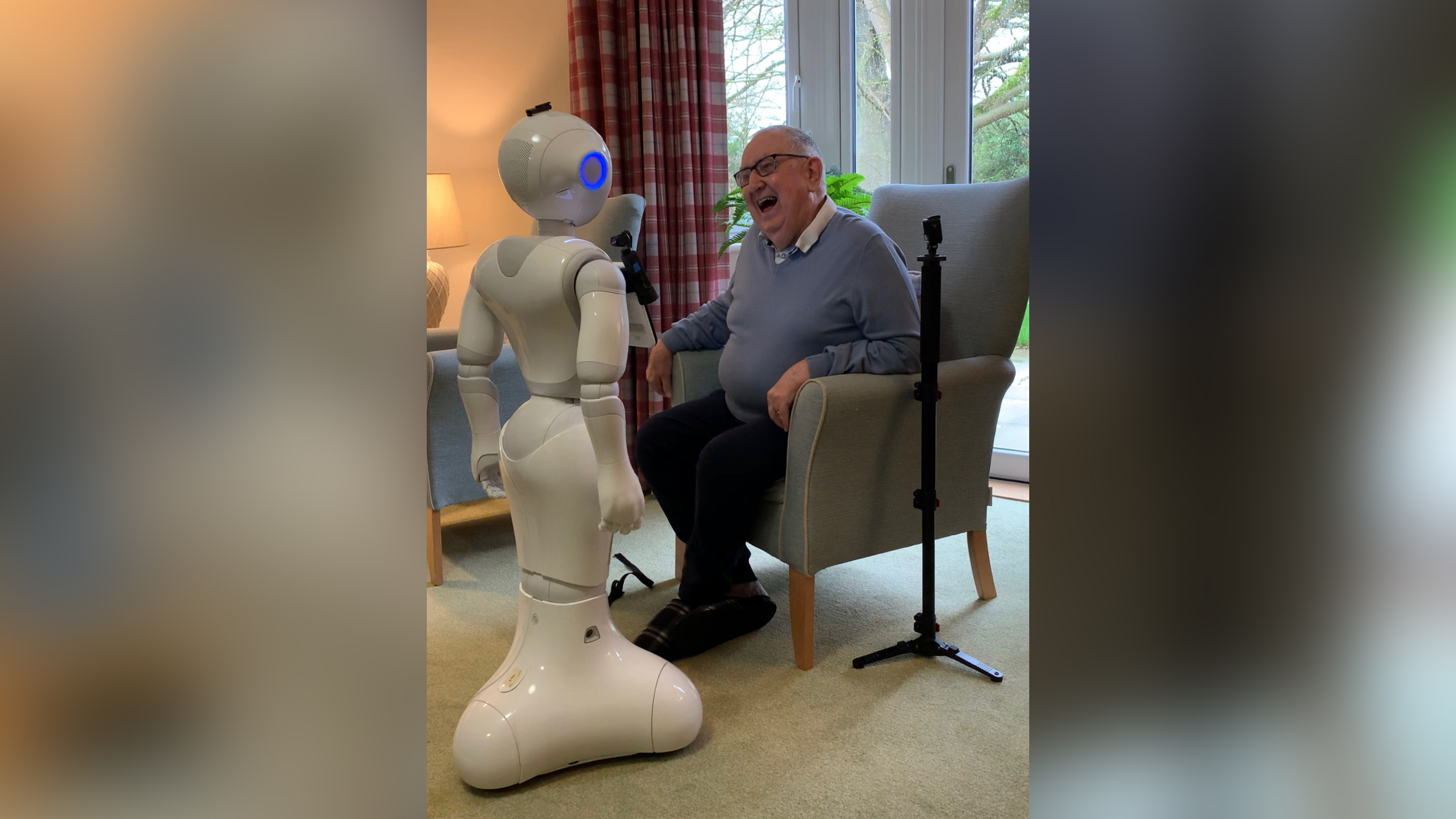 Talking robots could be used to combat loneliness and boost mental ...