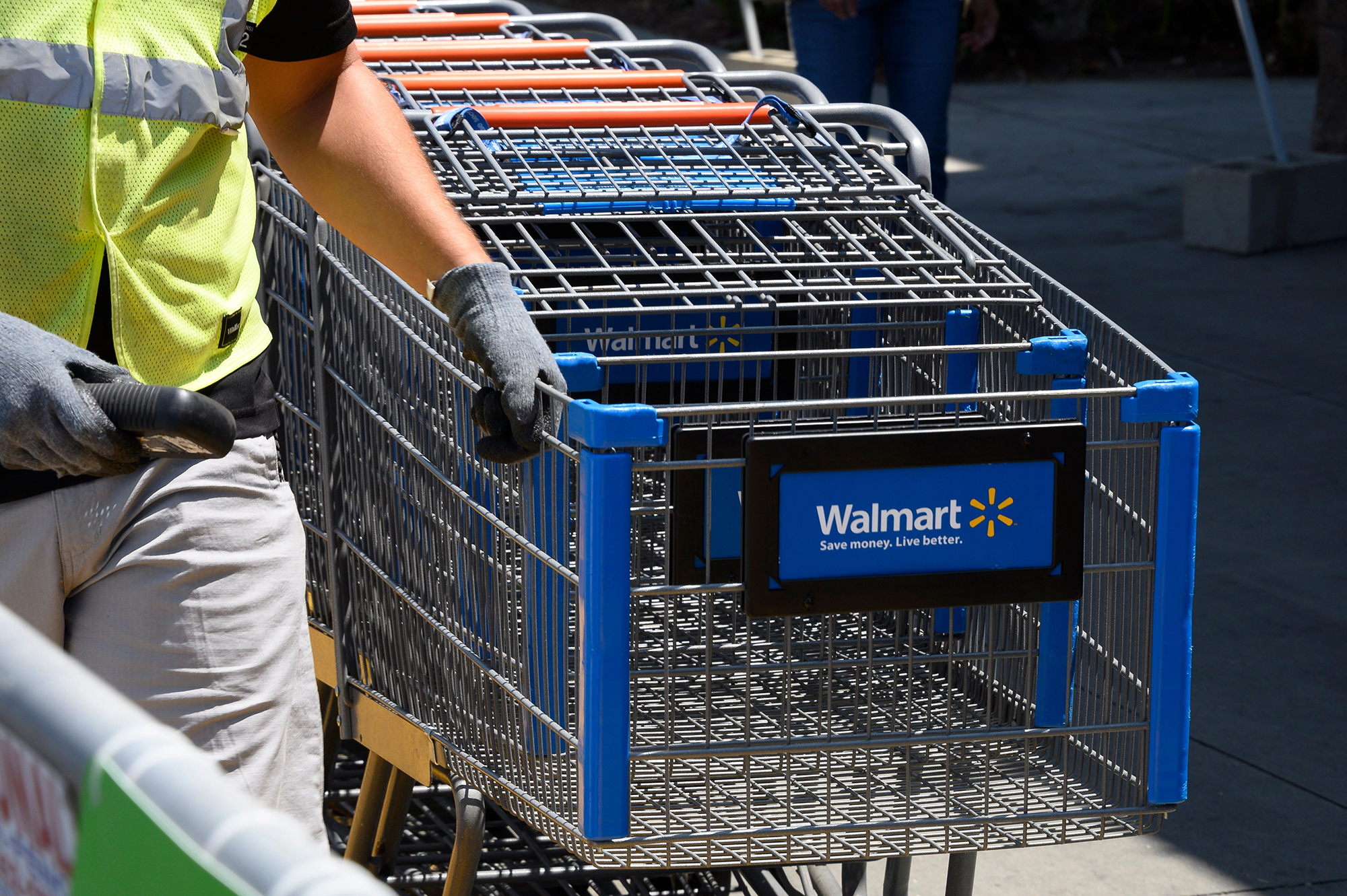 Walmart has a new way to turn college grads into store managers ...