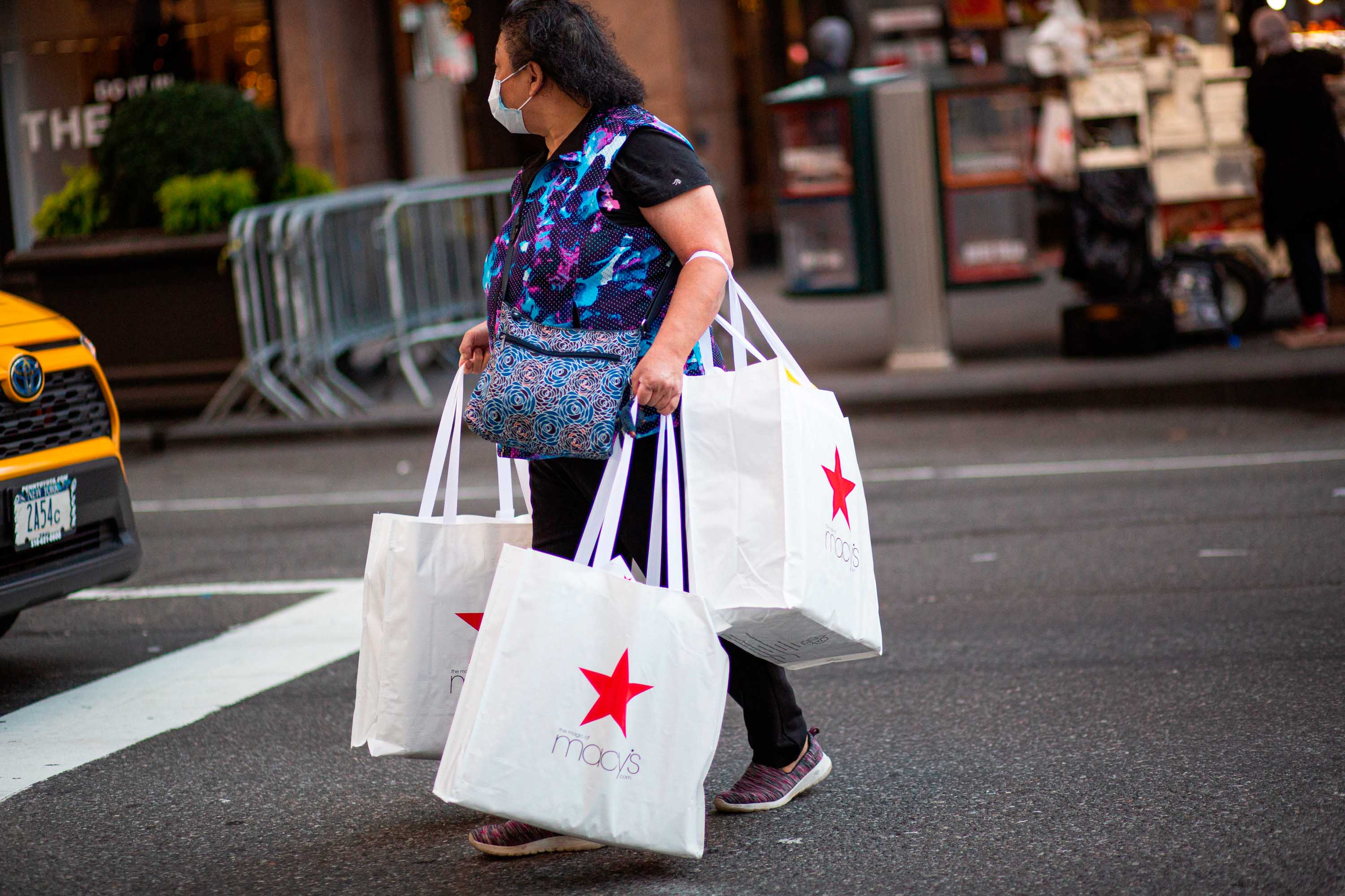 Wealthy shoppers are splurging at Macy's. Low-income shoppers are ...