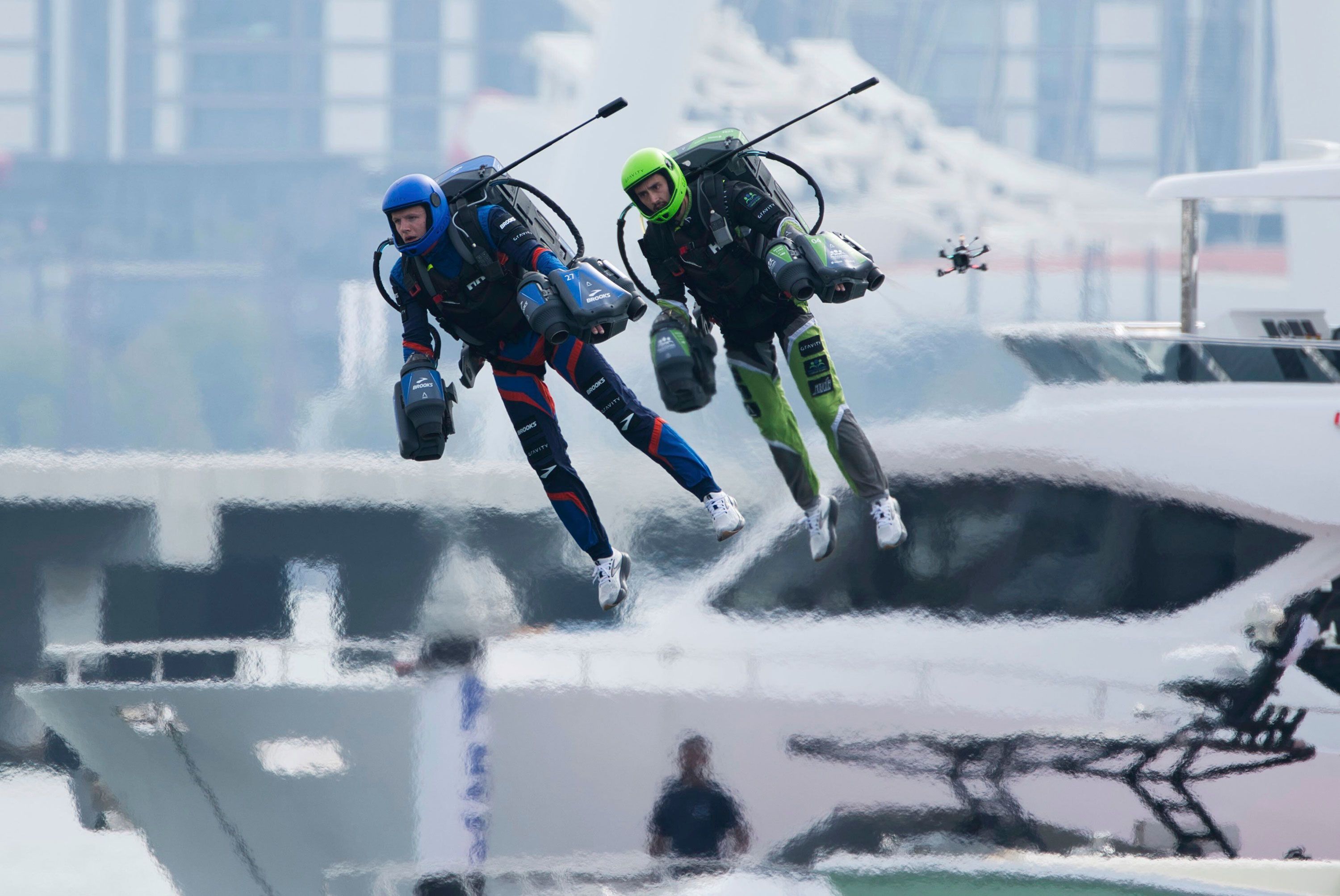 Real-life ‘superheroes’ fly in world’s first jet suit race | Houston ...