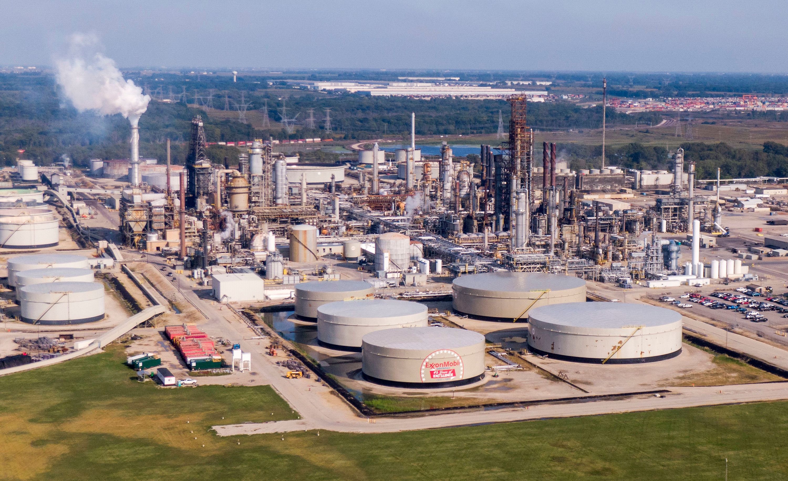 Chicago gas prices could soar after tornado narrowly misses refinery ...