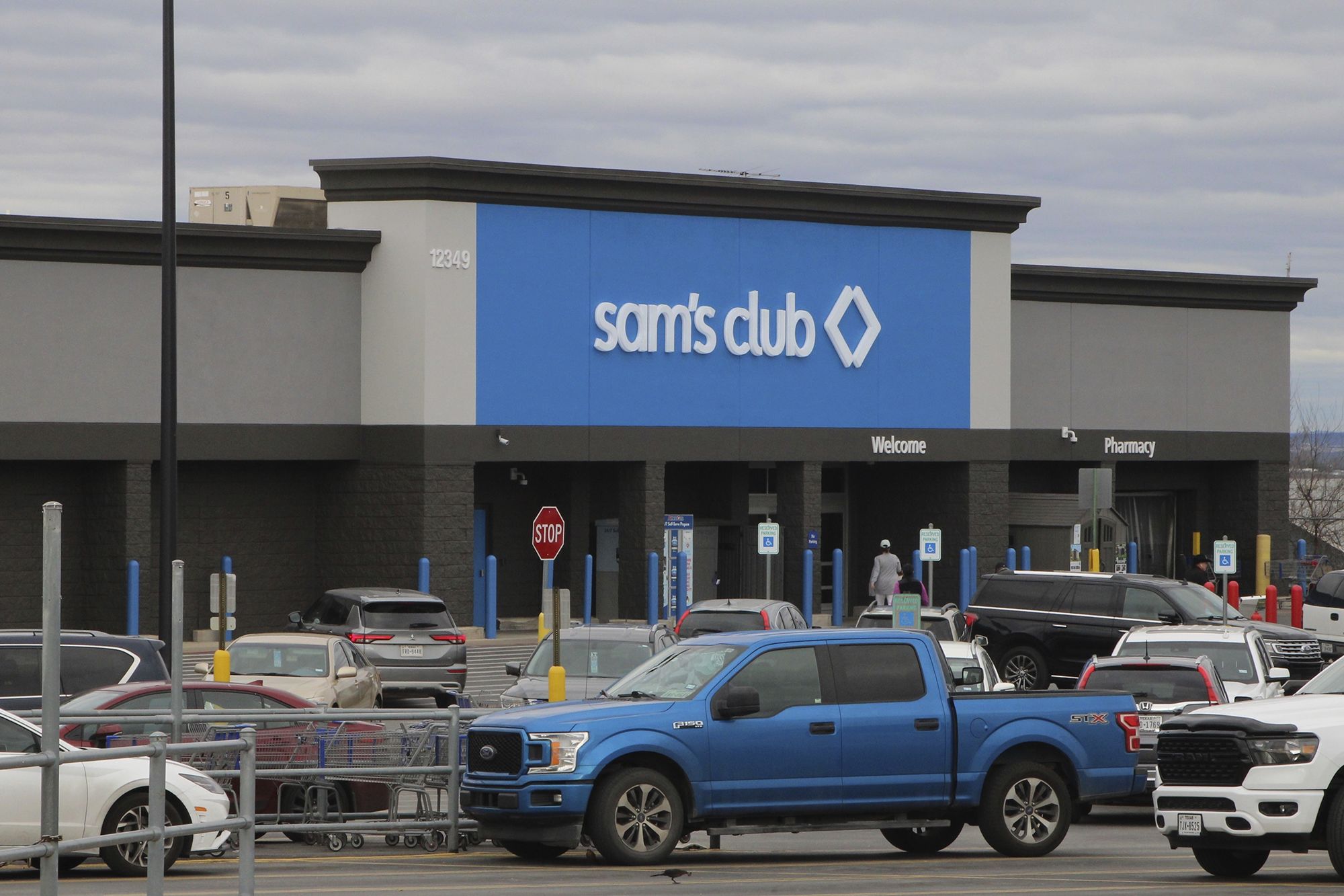 Sam’s Club will raise pay to catch up with Costco | Houston Style ...