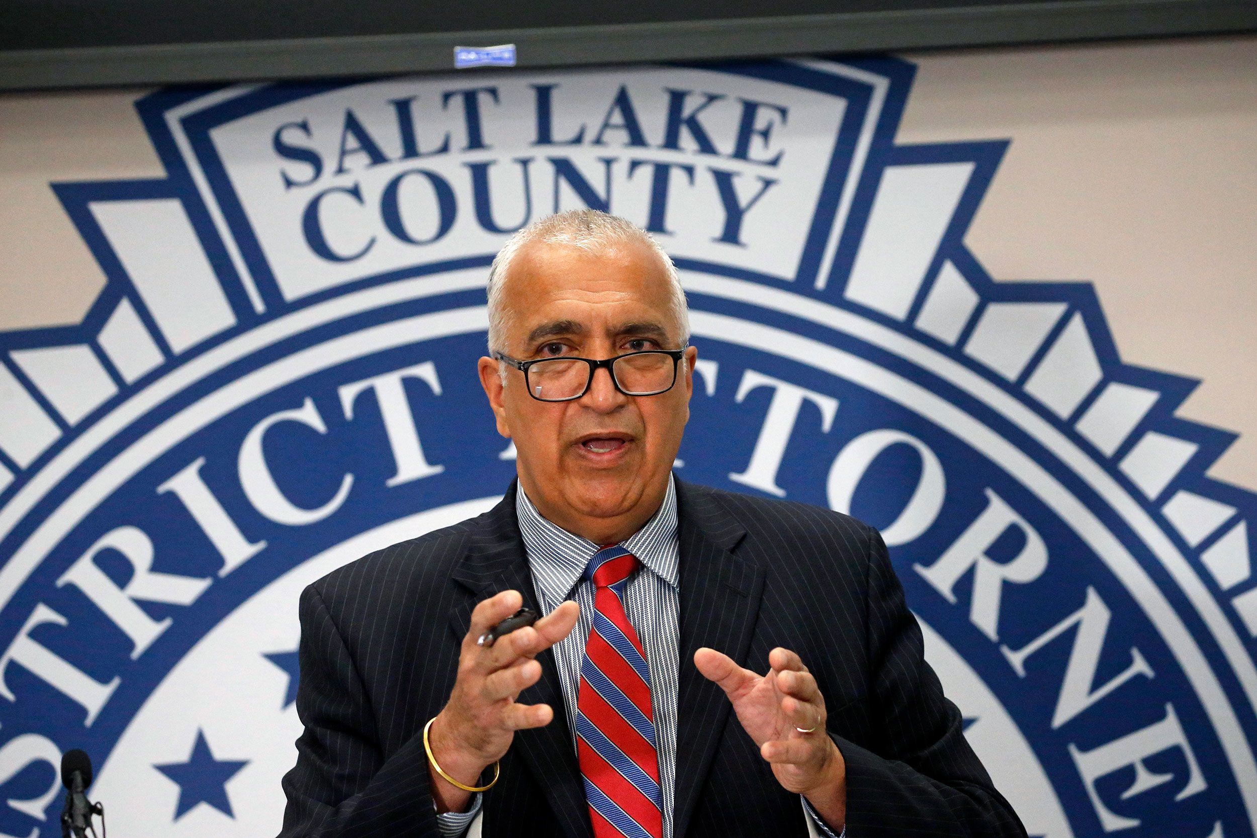 Two gunshots, a fatal stabbing, and the mystery man of the Capitol riot ...