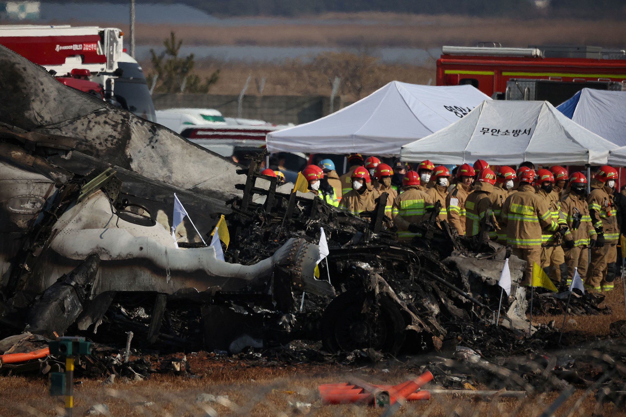 More than 170 killed after South Korean jet crash-lands at airport ...