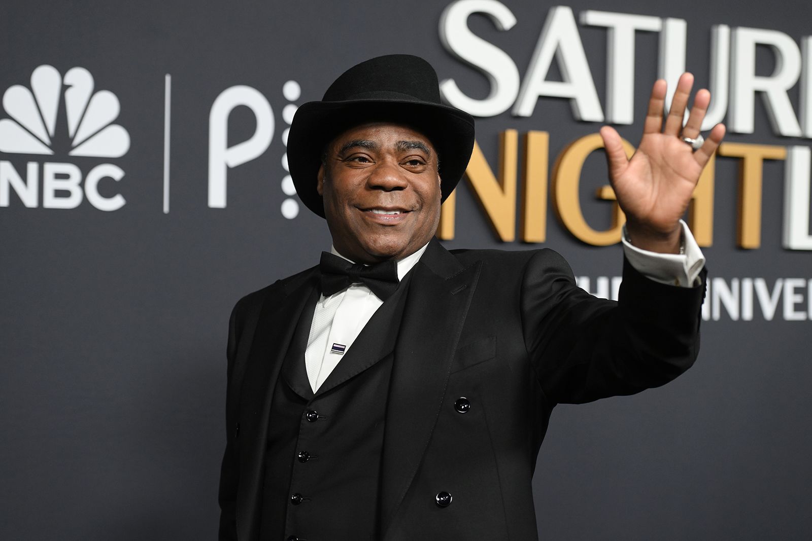 Comedian Tracy Morgan appears to fall ill during Knicks game at Madison ...