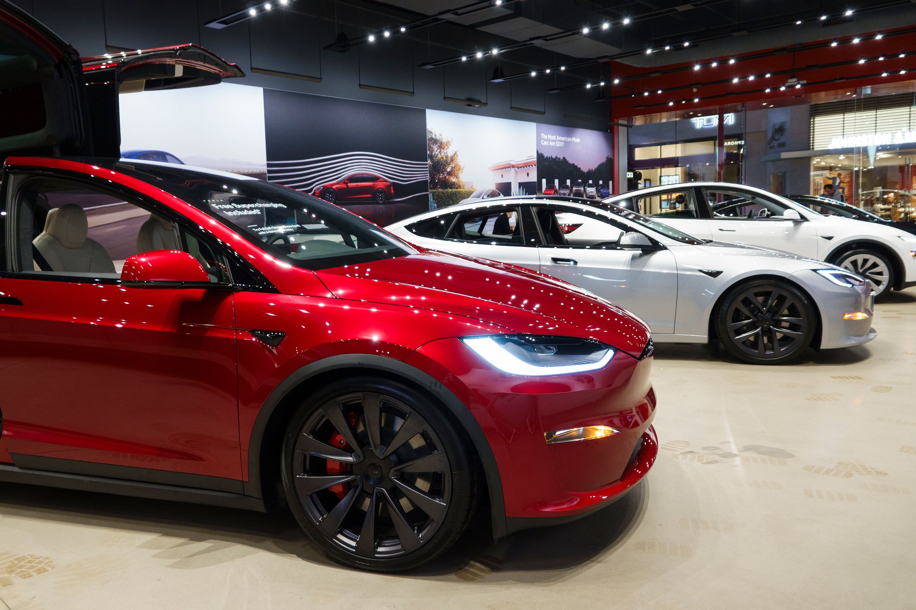 Tesla reports record sales plunge from last year | Houston Style ...
